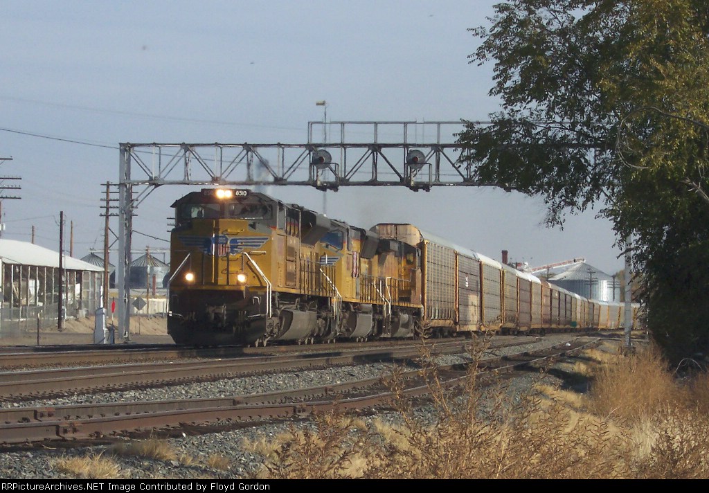 UP 8510 passes under signal bridge